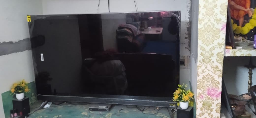 Vu 139 cm (55 inches) The Premium Series 4K Utlra HD Smart LED Google ...