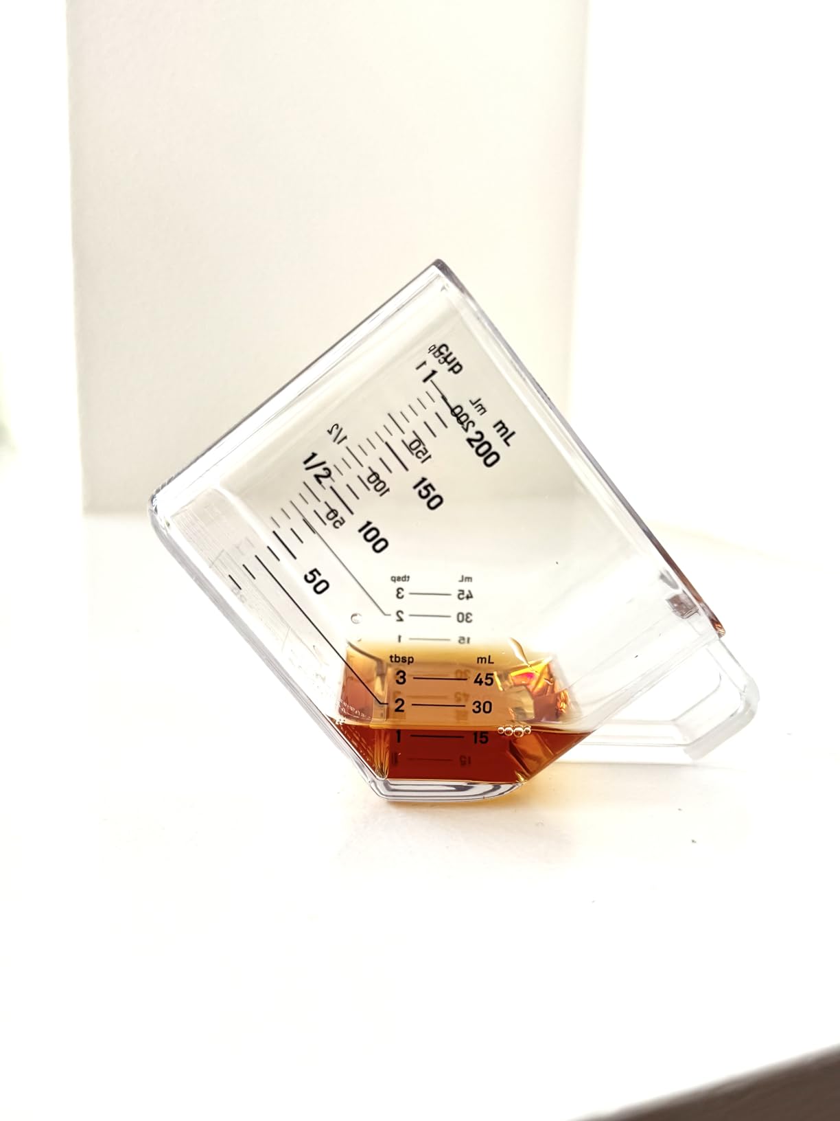 Amazon｜山崎実業(Yamazaki) 大さじも量れる 計量カップ ホワイト W10.5×D6.3×H6.5cm タワー tower 200ml 食洗機対応 電子レンジ対応 耐熱 トライ ...