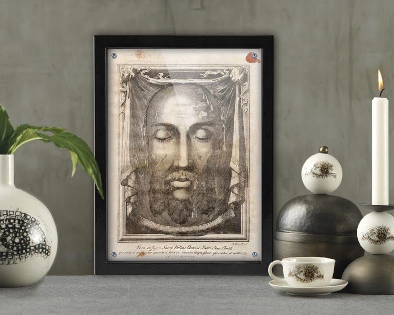 Amazon.com: Holy Face of Jesus Christ Relic from Pope St Pius Holy Face ...