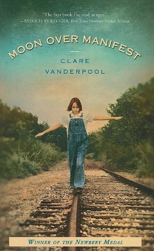 Amazon.com: Moon Over Manifest (Thorndike Press Large Print Literacy ...