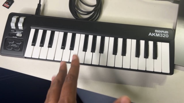 Watch Review of MIDIPLUS AKM320 USB MIDI Keyboard Controller on Amazon Live
