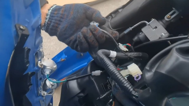 Watch X-PRO Bali Moped Scooter Assembly Video on Amazon Live