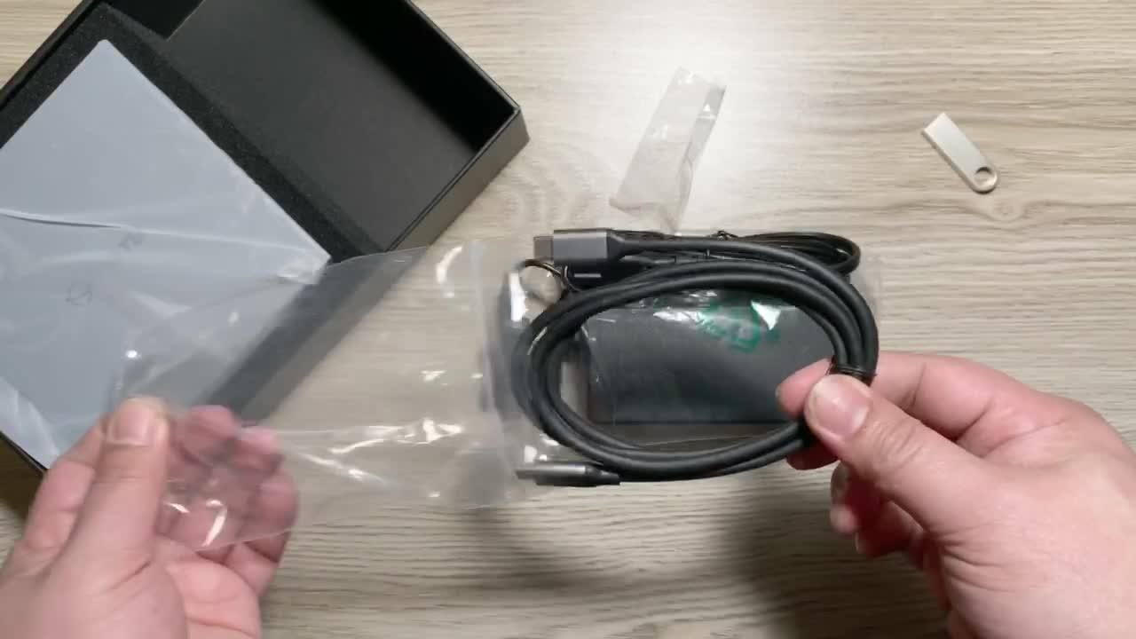 Watch UNBOXING TOTU *upgraded* Triple Display Docking Station on Amazon ...