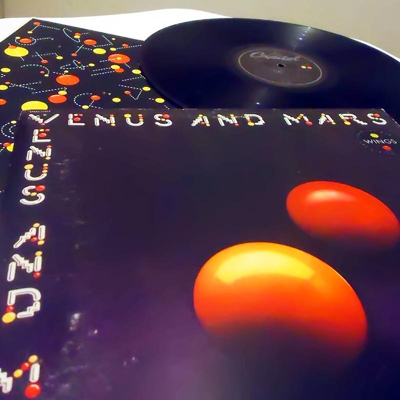Amazon.com: Venus and Mars (Gatefold Vinyl): CDs & Vinyl