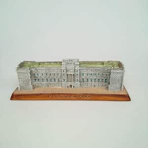 Amazon.com: Buckingham Palace Statue Resin Handicraft Sculpture United Kingdom Miniature Models ...