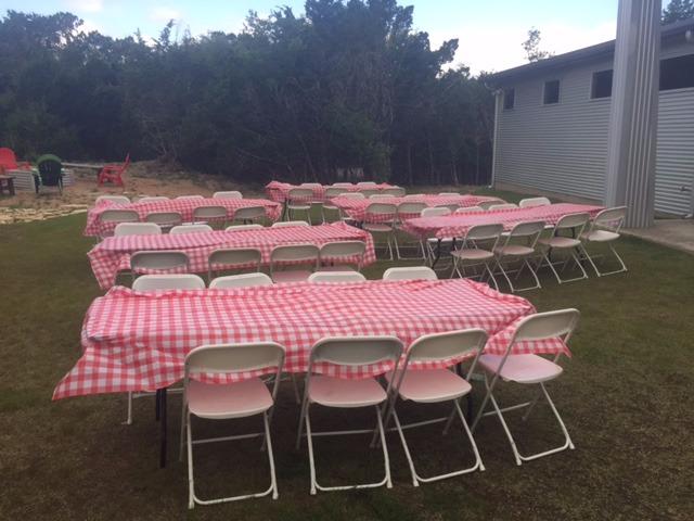Amazon.com: Toy Cubby 6 Christmas Party Vinyl Tablecloths - Red and ...