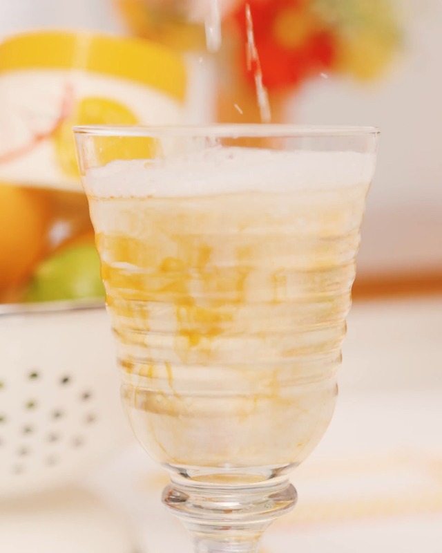 Watch Vitamin C makes oxidized iodine become clear and transparent on ...