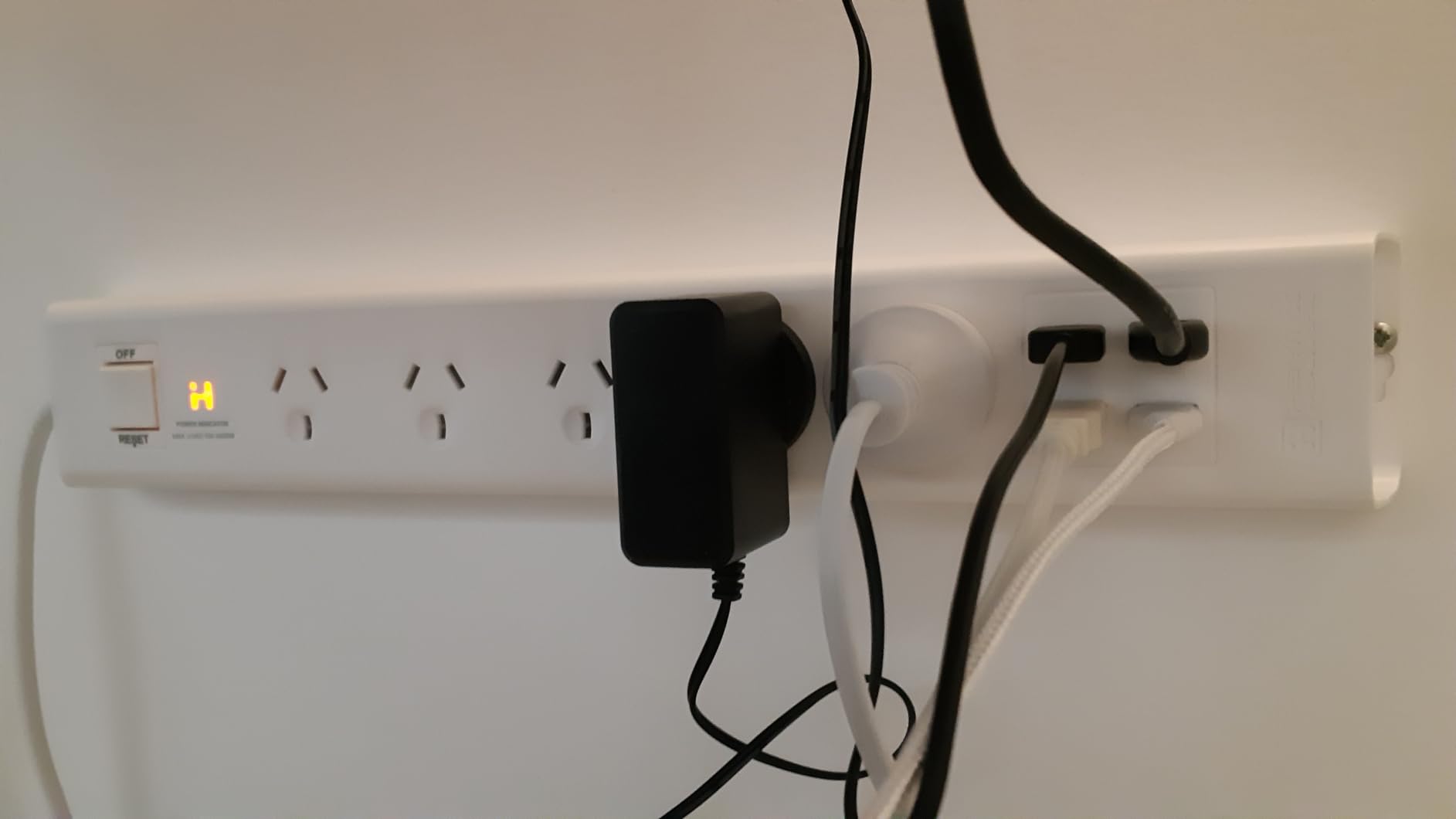 HEYMIX Powerboard with USB, Power Strip USB Surge Protector, 4-USB Port ...