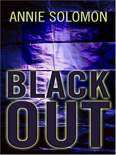 Amazon.com: Blackout: 9780786288632: Solomon, Annie: Books