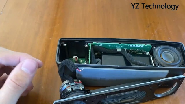 Watch SoundLink Mini 2 battery replacement tutorial on Amazon Live