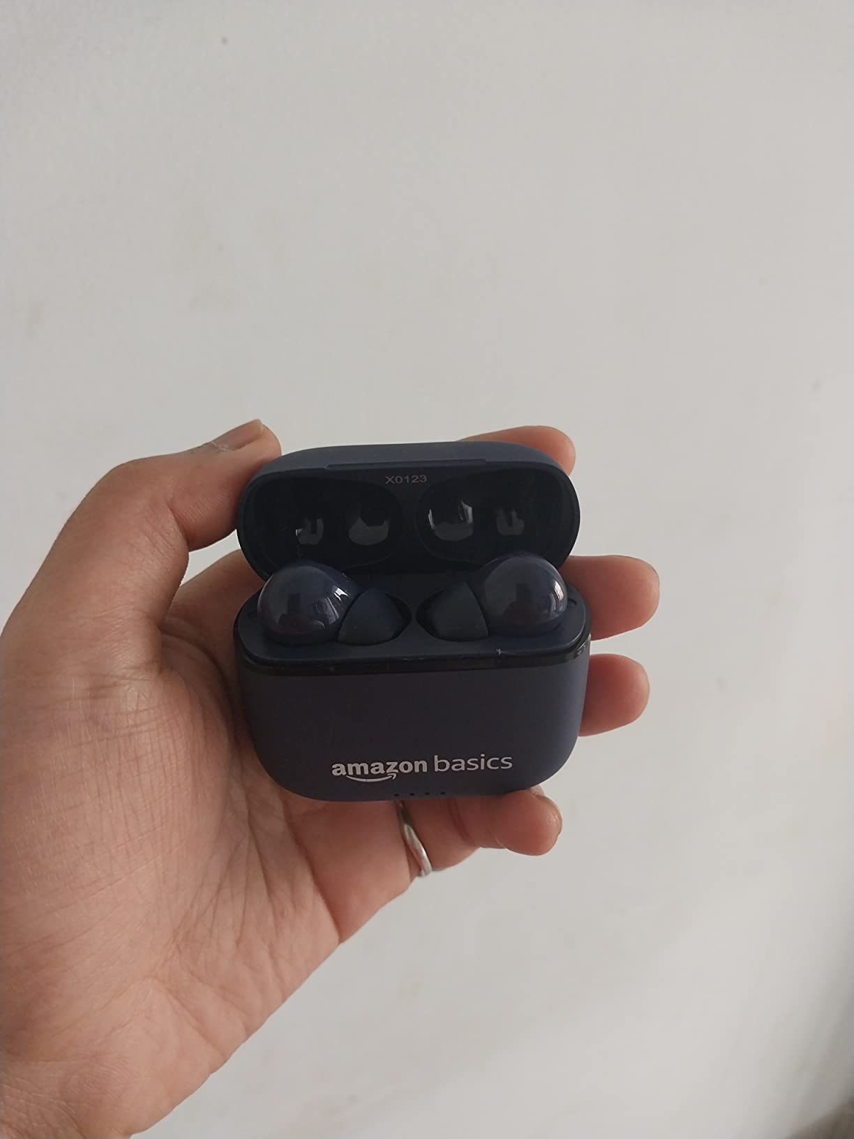 amazon basics Bluetooth 5.0 Truly Wireless in Ear Earbuds, Up to 38 ...