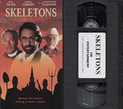 Amazon.com: Skeletons [VHS] : Ron Silver, Christopher Plummer, Dee ...