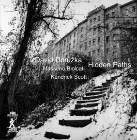 Hidden Paths: Amazon.com.mx: Música