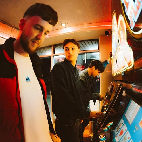 Amazon Musicでbacci pouchのNormal Peopleを再生する