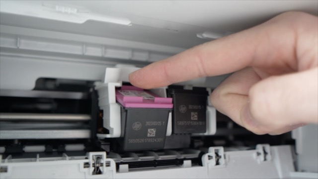 Watch How to Replace the HP 67 Black Ink Cartridge on Amazon Live