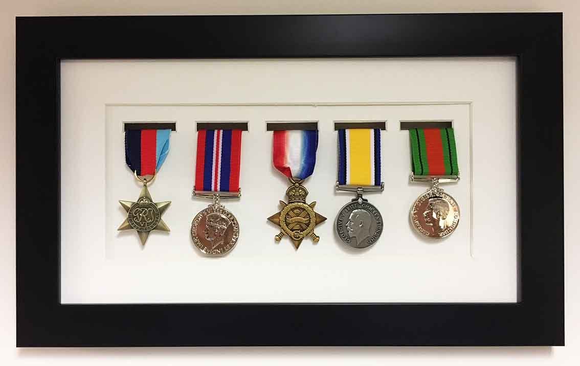 Kwik Picture Framing Ltd Medal Frame 3D Box Display Frame for 5x World ...