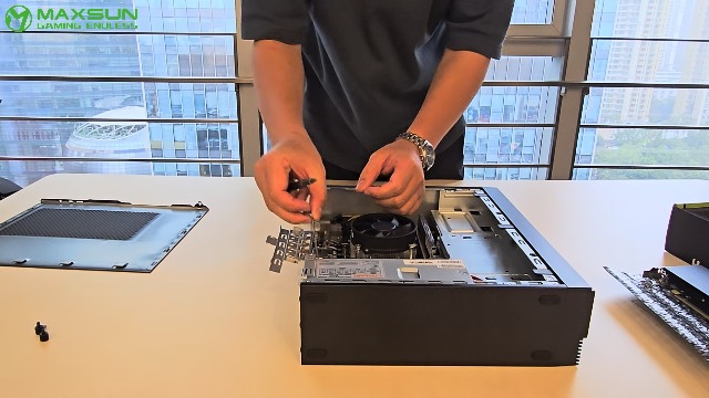 MAXSUN RX 550 SFF Case Install Vedio