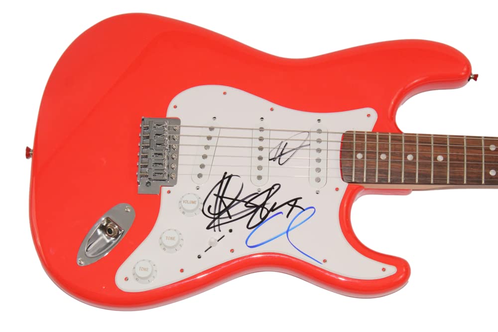 Luke Hemmings Signature
