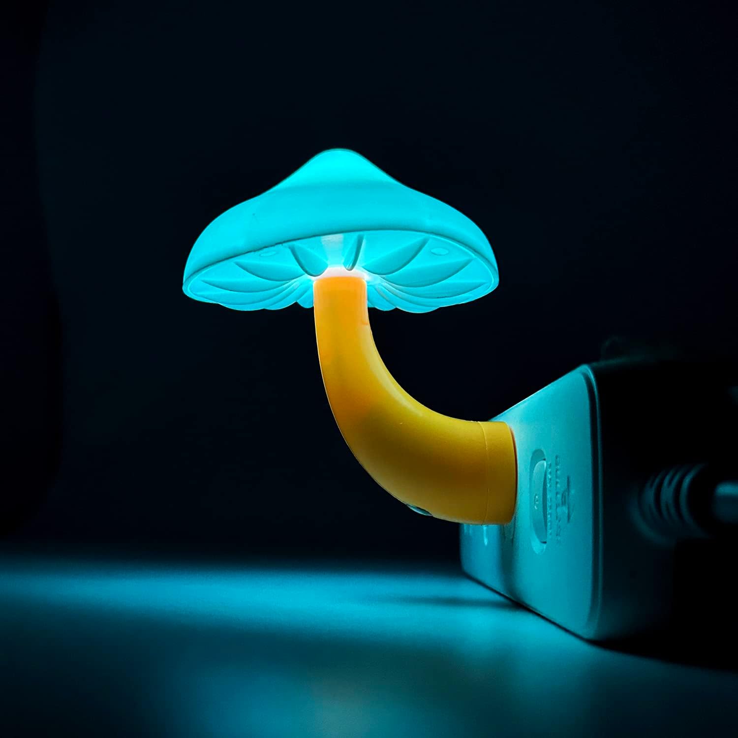 Mushroom Night Light, Plug-in Night Light with Auto Light Sensor, RGB ...