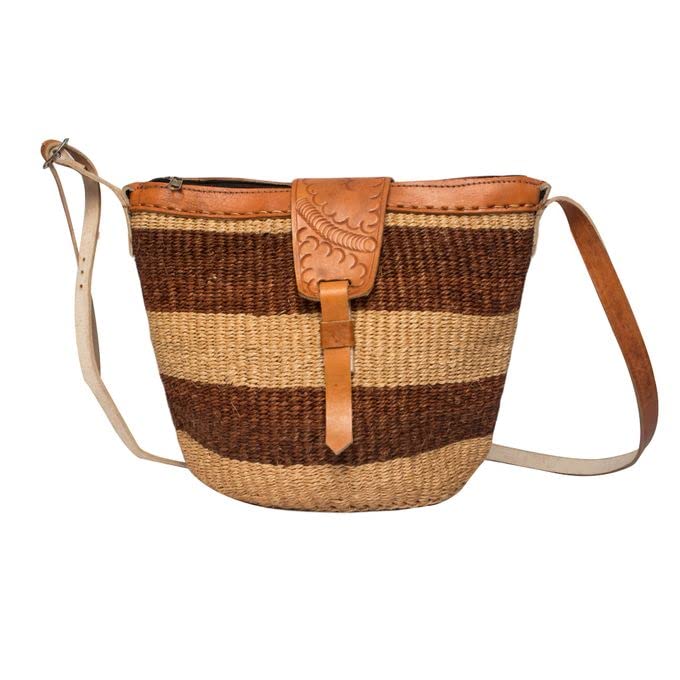 Amazon.com: Exquisite Hand Woven Sisal Handbag (Kiondo) - Dark Brown ...