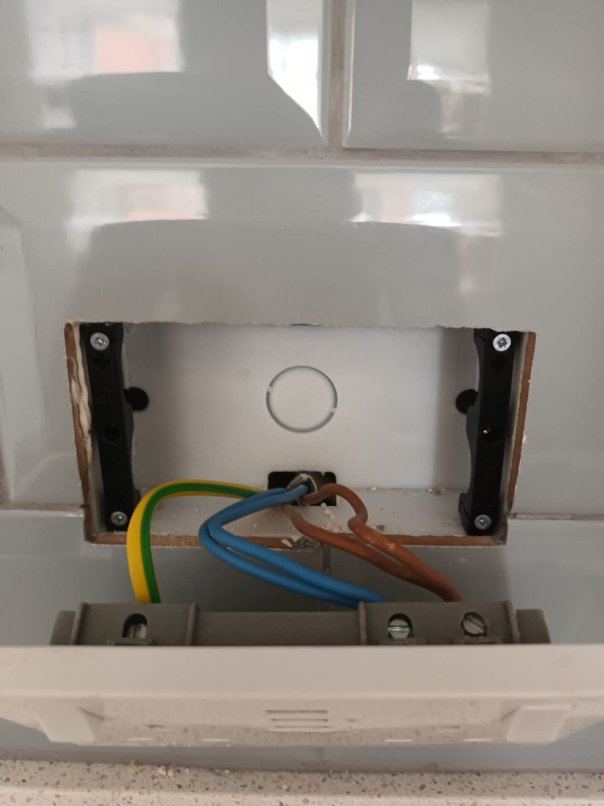 Socket Fixer Repair Kit for Electrical Back-Boxes, Easy and Quick to ...