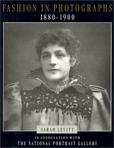 Fashion in Photographs: 1880-1900: Levitt, Sarah: 9780713461206: Amazon ...