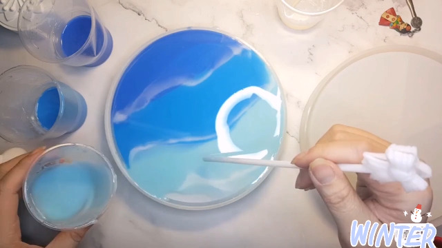 Watch How to DIY a round resin purse on Amazon Live