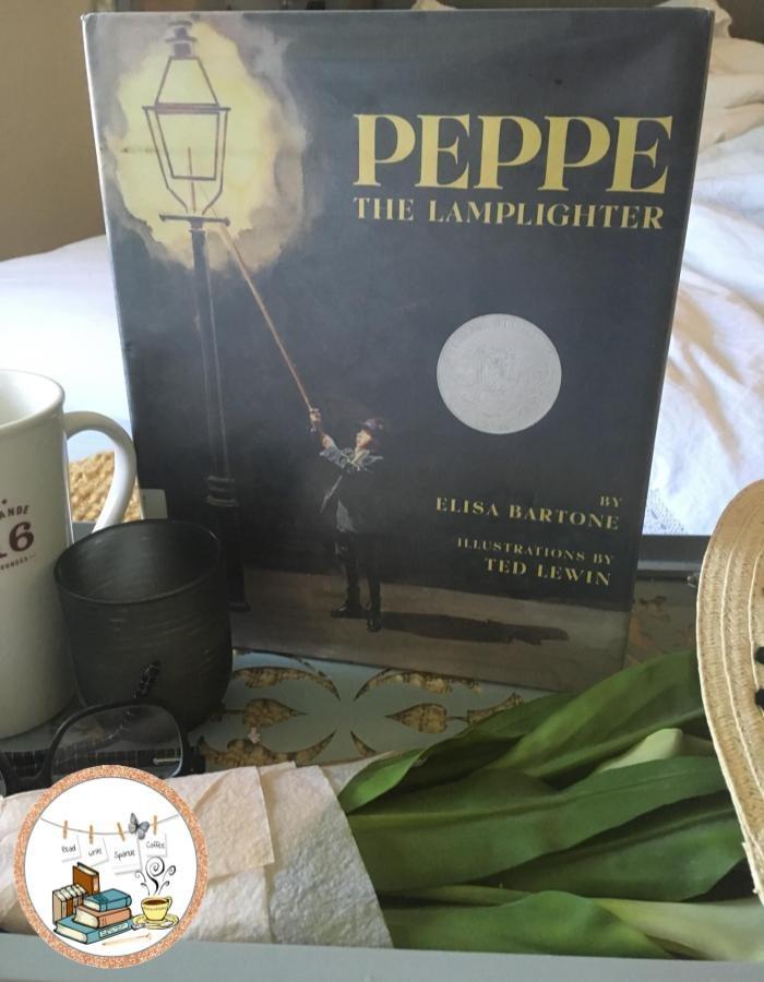 Peppe the Lamplighter: Bartone, Elisa, Lewin, Ted: 9780688102692 ...
