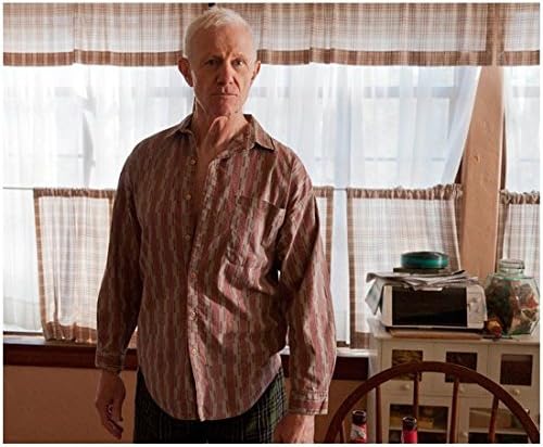 Justified Raymond Berry as Arlo Givens Standing by Windows 8 x 10 Inch ...