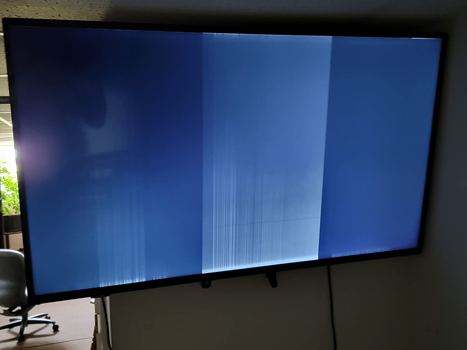 $23/mo - Finance INSIGNIA 43-inch Class F30 Series LED 4K UHD Smart ...