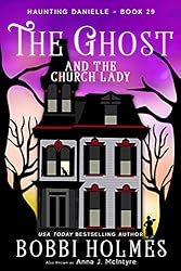 The Ghost and the Halloween Haunt (Haunting Danielle Book 22) eBook : Holmes, Bobbi, McIntyre ...