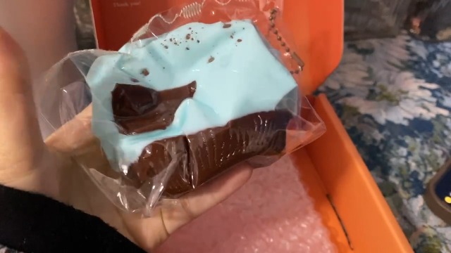 Watch Ultra-Realistic Muffin Cake Squishy Toy on Amazon Live