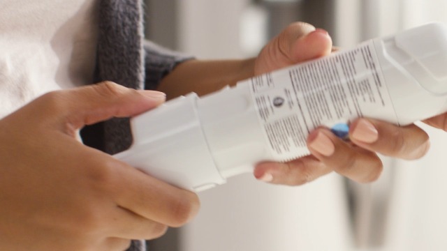 Watch KitchenAid Filter 2 Installation Video on Amazon Live