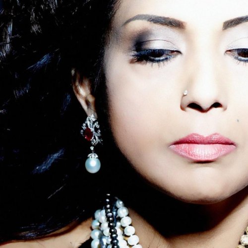 Amazon MusicでIndiraaのBollywood Queenを再生する