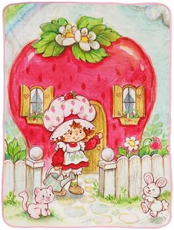 Amazon.com: Strawberry Shortcake Berry Playhouse Plush Travel Throw ...