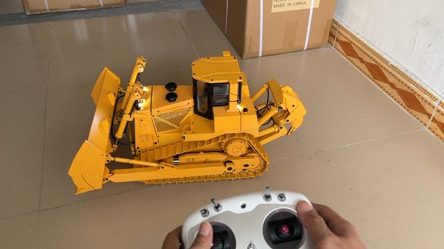 Watch 1/14 Metal Hydraulic RC Bulldozer DXR2 I6S Radio JDM-98 on Amazon ...