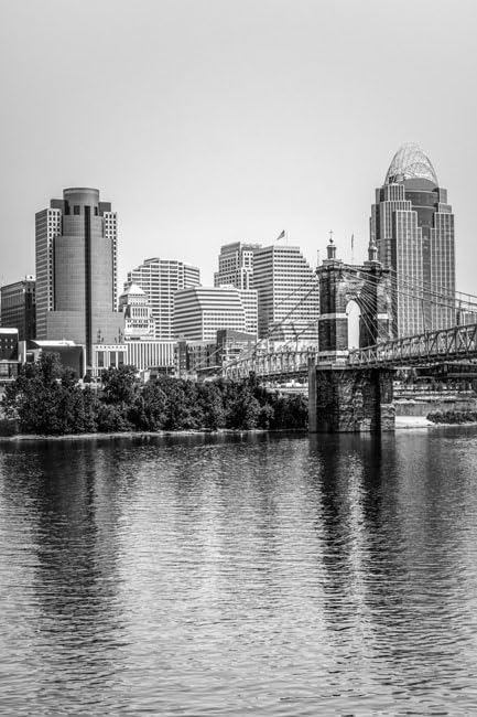 Amazon.com: 16x24 Inch Black and White Cincinnati Skyline Wall Art ...