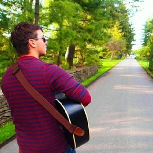 Amazon MusicでTom MessoreのJust Tom "Cheers To The Years"を再生する