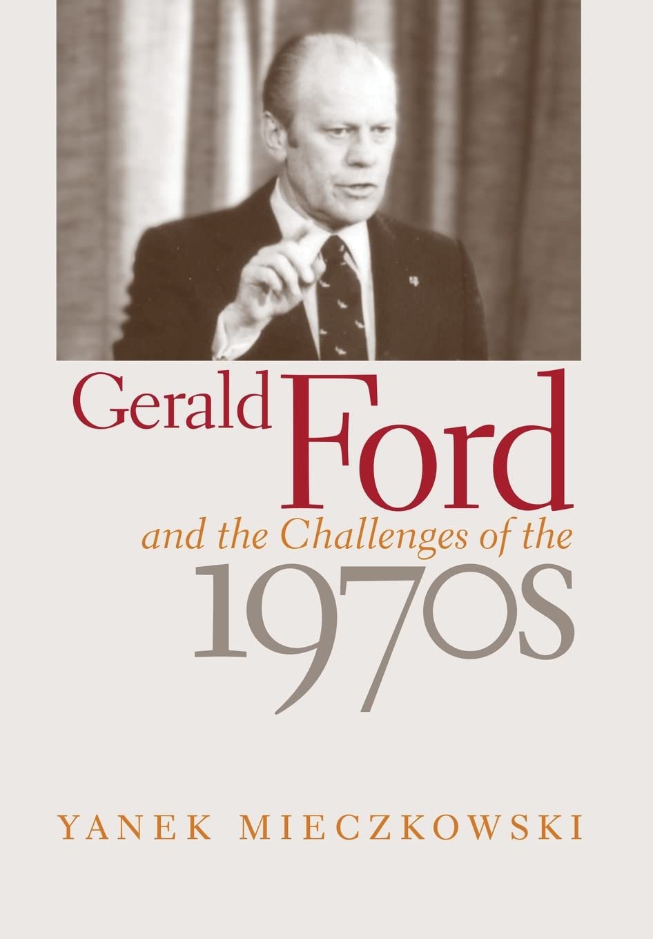 Amazon.com: Gerald Ford and the Challenges of the 1970s: 9780813123493 ...