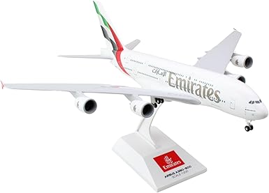 Amazon.com: Skymarks Daron Emirates A380-800 1/200 w/Gear (SKR1135 ...