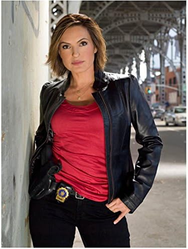 Law & Order SVU Detective Benson in leather jacket and red shirt in ...