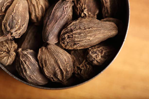 Farm Fresh Whole Black Cardamom, 50g A026 : Amazon.in: Grocery ...