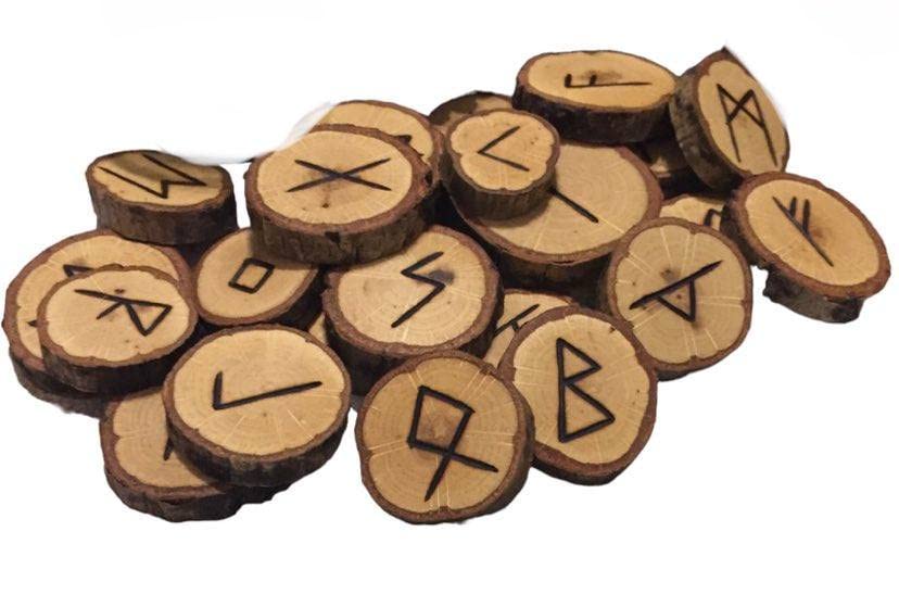 Amazon.com: Rune Set Natural Wood Slice Oak Runes Elder Futhark Altar ...
