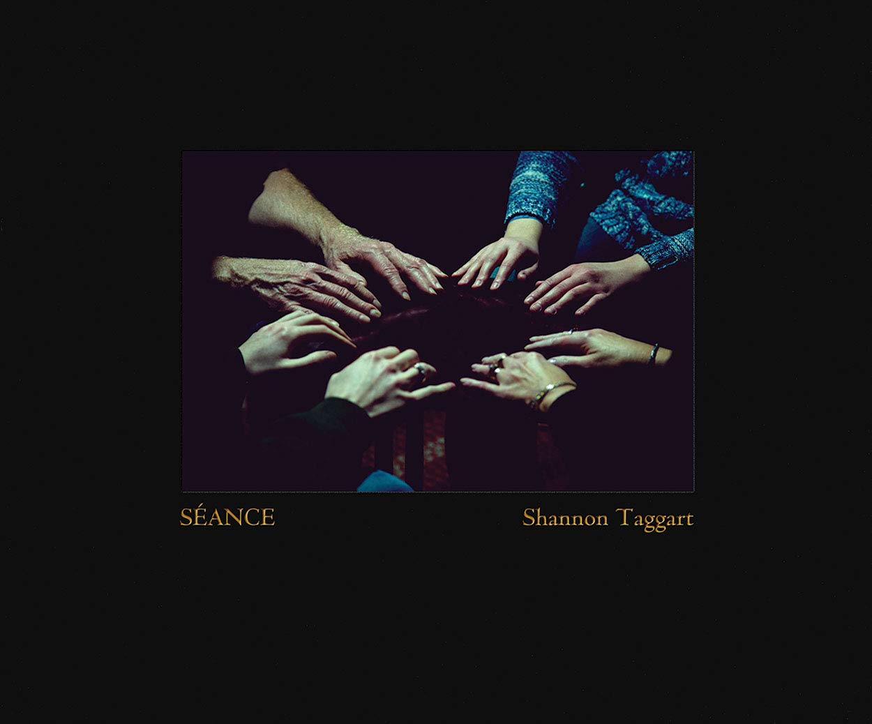 Amazon.com: Shannon Taggart: Séance: 9781527236318: Taggart, Shannon ...