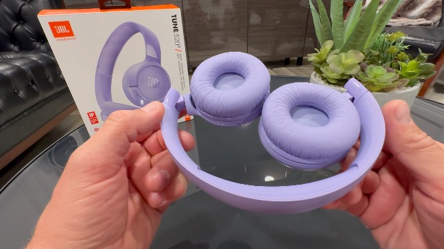 Watch Review of JBL Tune 520BT Wireless Headphones on Amazon Live