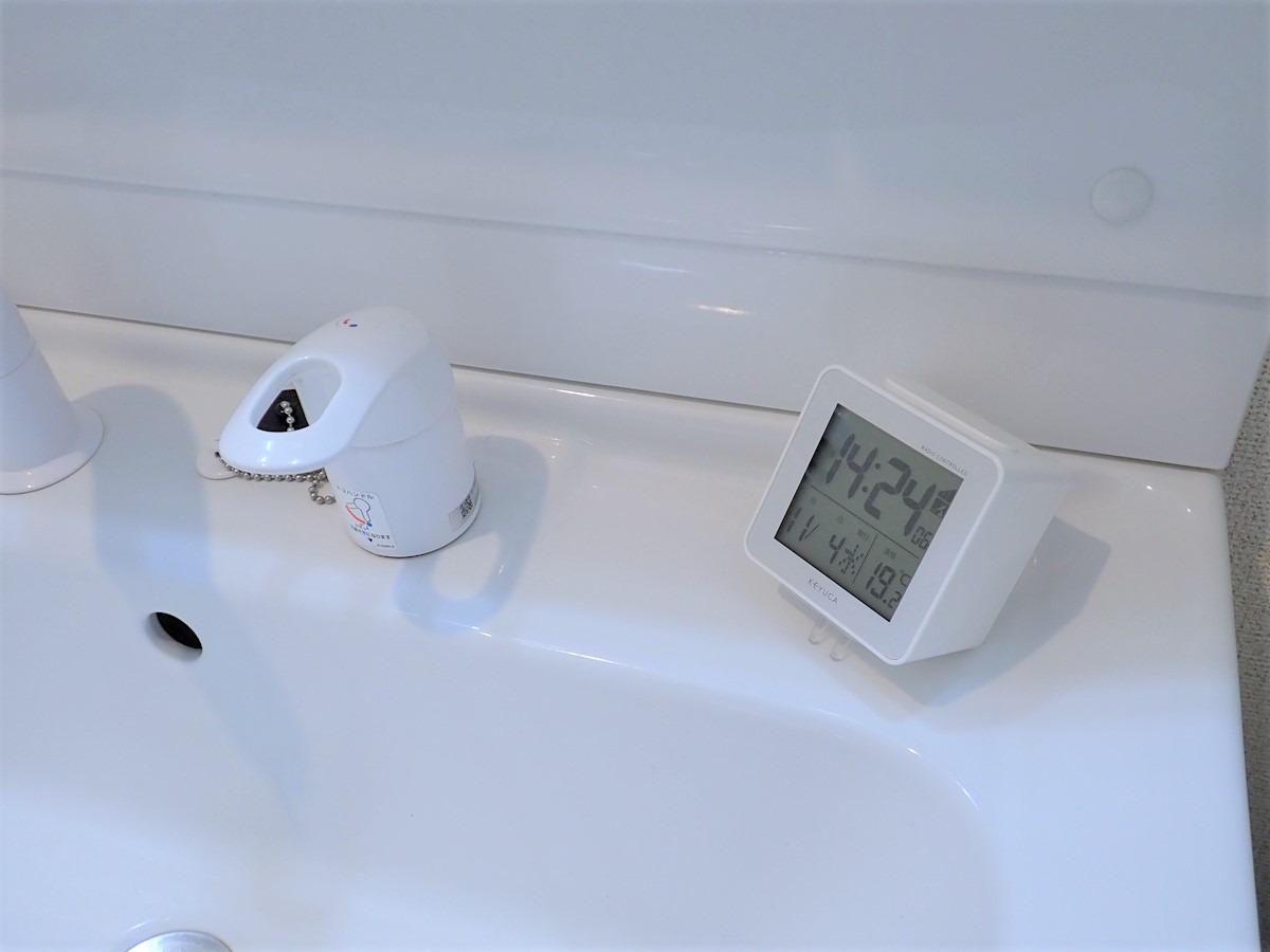 Amazon.co.jp: [ケユカ] KEYUCA cube 電波クロック 目覚まし時計 (白 電波 デジタル) 目覚まし 時計 (電子音アラーム スヌーズ機能 ライト) : ホーム＆キッチン