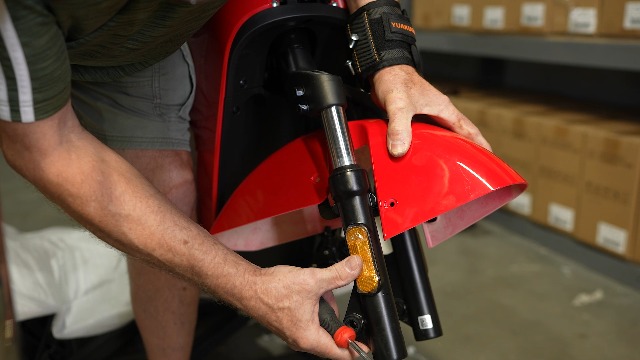 Watch Etek Scout V7 Electric Scooter Moped Assembly instructions on ...