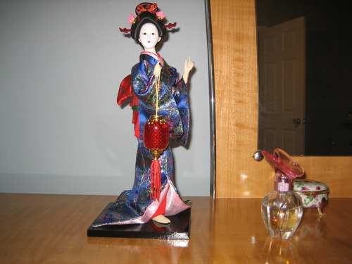 Amazon.com: "12"" Japanese GEISHA Oriental Doll ZS8033-12" : Toys & Games