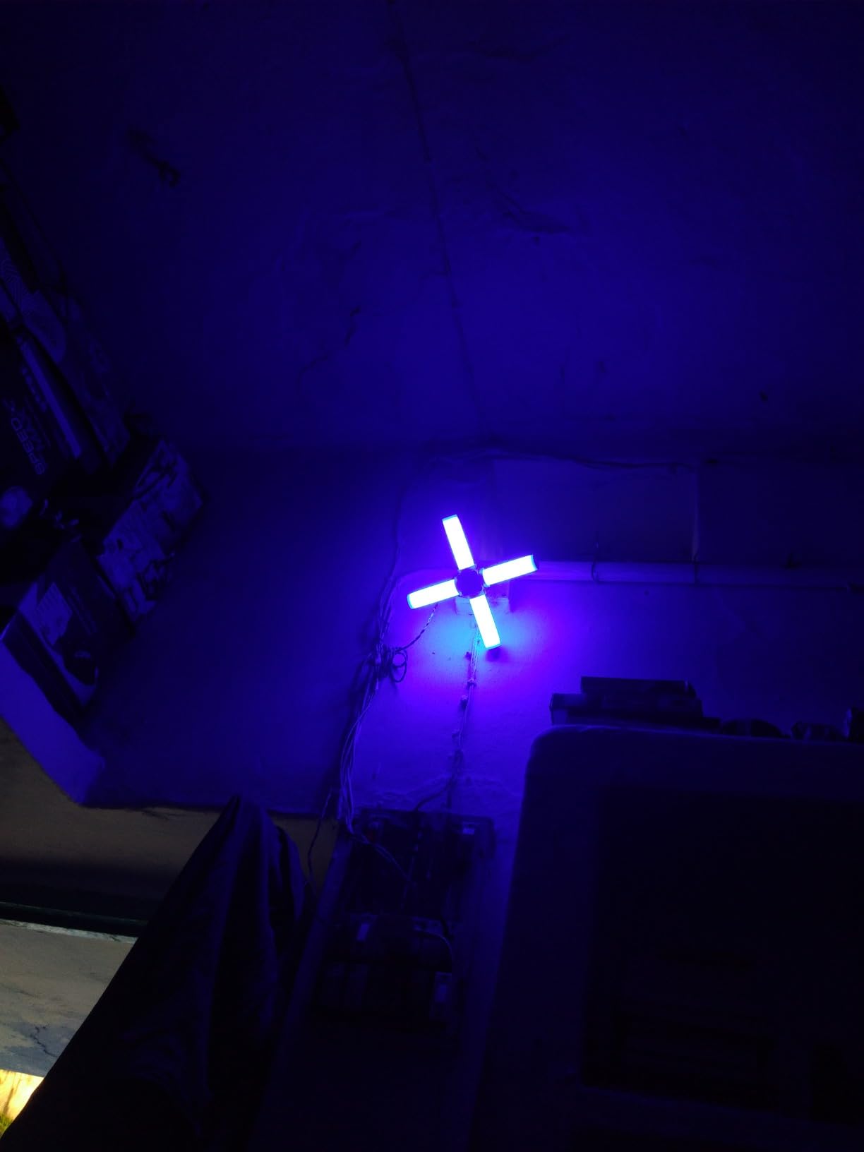 Buy Philips 10-Watts B22 Blue Radial LED Bulb(Pack of 1) Online at Low ...