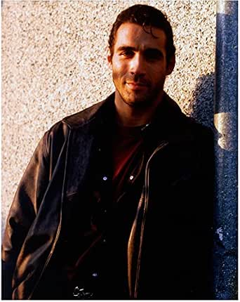 Adrian Paul as Duncan MacLeod leaning against wall in Highlander 8 x 10 ...